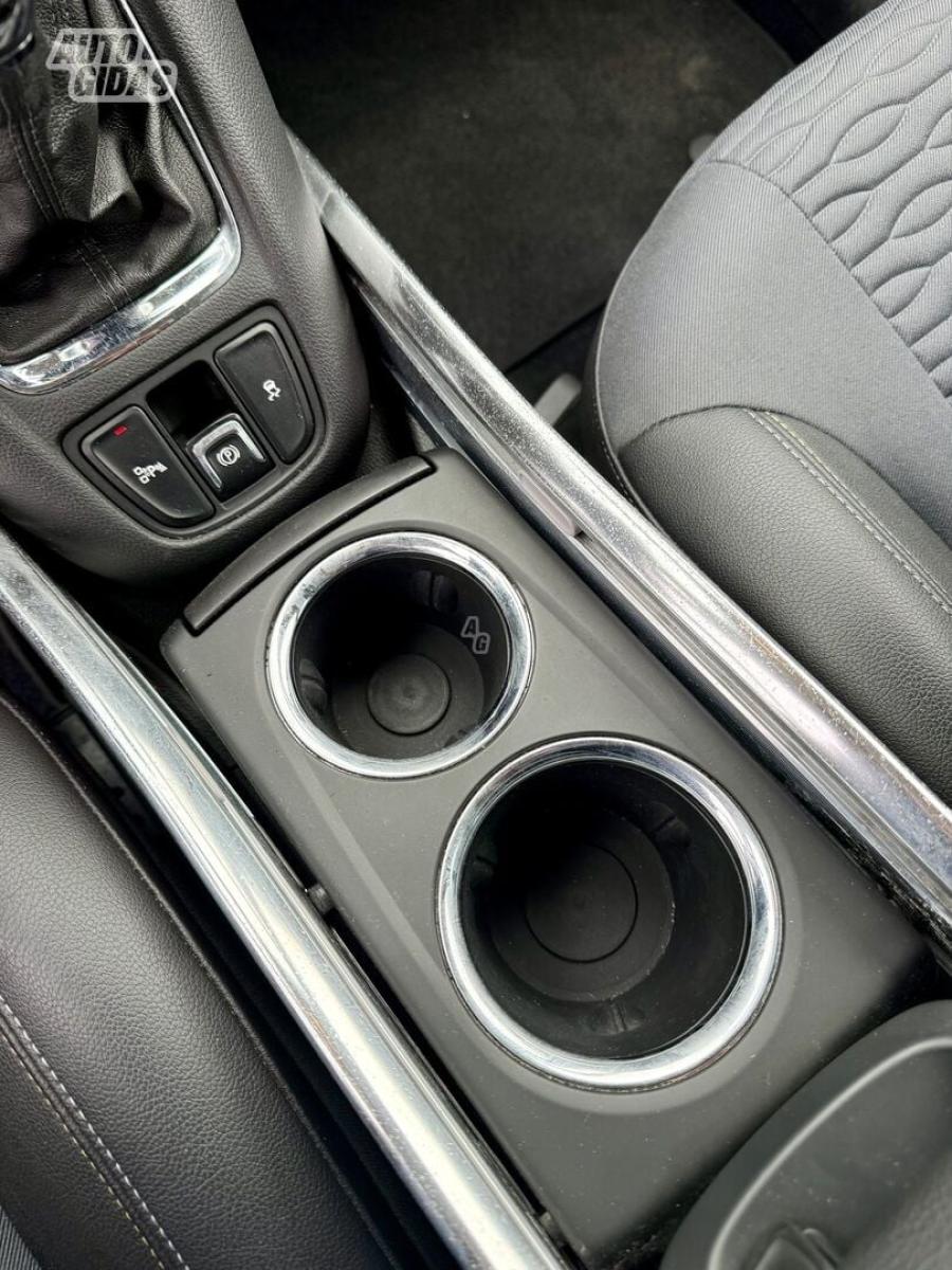 Grey Opel Zafira Tourer 2015 in Taurage, with an engine capacity of 2.00 L and mileage of 290 thousand km for 5150 €, photo 17 on AUTOMOTO.COM.LV