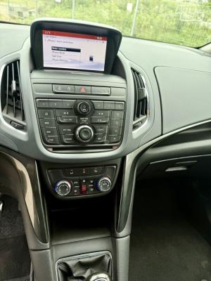 Grey Opel Zafira Tourer 2015 in Taurage, with an engine capacity of 2.00 L and mileage of 290 thousand km for 5150 €, photo 19 on AUTOMOTO.COM.LV