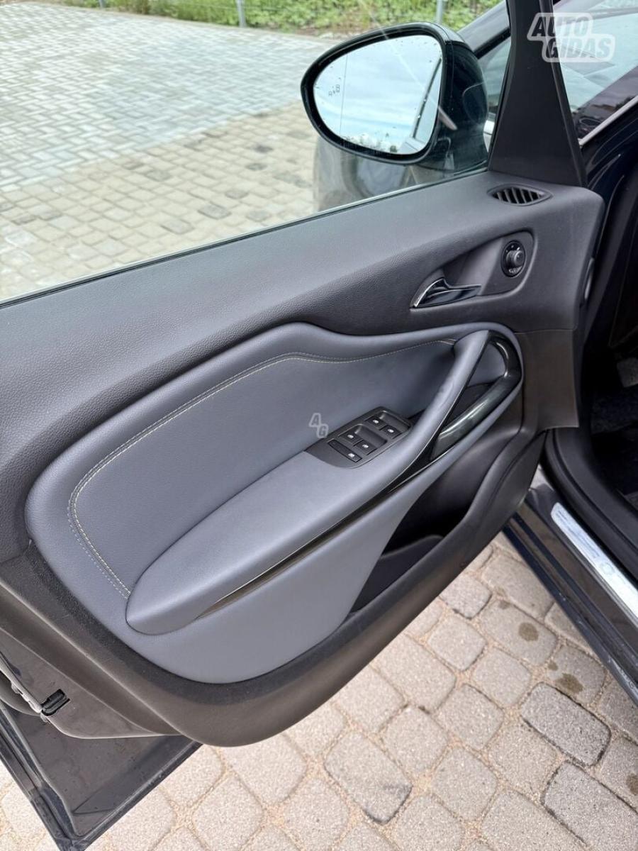 Grey Opel Zafira Tourer 2015 in Taurage, with an engine capacity of 2.00 L and mileage of 290 thousand km for 5150 €, photo 22 on AUTOMOTO.COM.LV