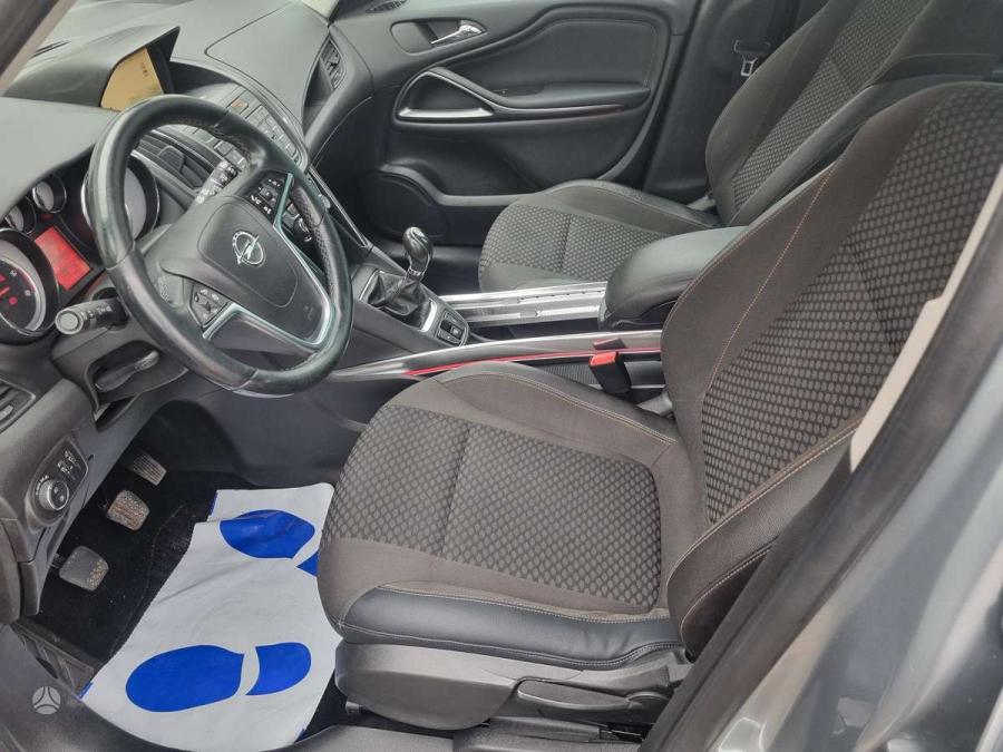 Pelēks Opel Zafira Tourer 2015 Šauļi, ar dzinēja tilpumu 1.96 L un nobraukumu 250 tūkst. km par 5900 €, foto 18 vietnē AUTOMOTO.COM.LV