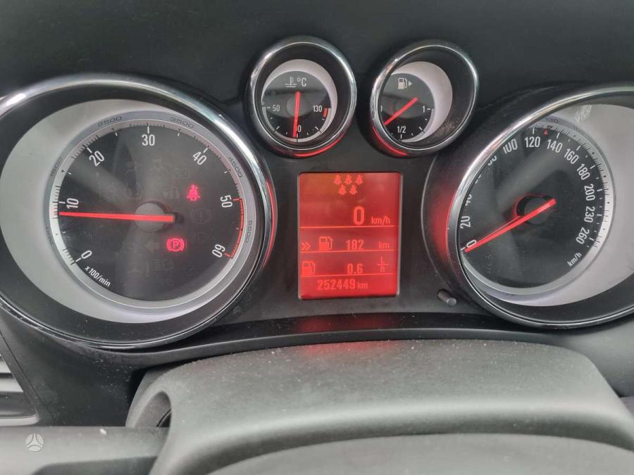 Pelēks Opel Zafira Tourer 2015 Šauļi, ar dzinēja tilpumu 1.96 L un nobraukumu 250 tūkst. km par 5900 €, foto 22 vietnē AUTOMOTO.COM.LV
