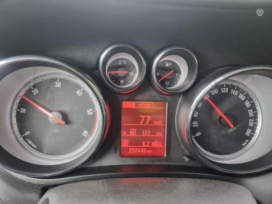 Pelēks Opel Zafira Tourer 2015 Šauļi, ar dzinēja tilpumu 1.96 L un nobraukumu 250 tūkst. km par 5900 €, foto 23 vietnē AUTOMOTO.COM.LV