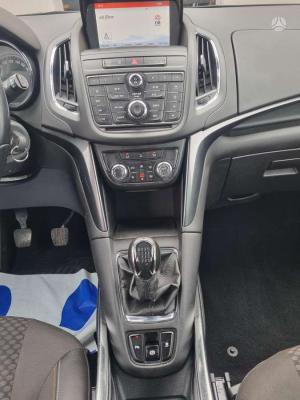 Pelēks Opel Zafira Tourer 2015 Šauļi, ar dzinēja tilpumu 1.96 L un nobraukumu 250 tūkst. km par 5900 €, foto 24 vietnē AUTOMOTO.COM.LV