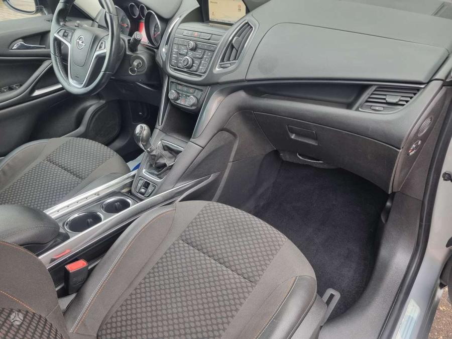 Pelēks Opel Zafira Tourer 2015 Šauļi, ar dzinēja tilpumu 1.96 L un nobraukumu 250 tūkst. km par 5900 €, foto 25 vietnē AUTOMOTO.COM.LV