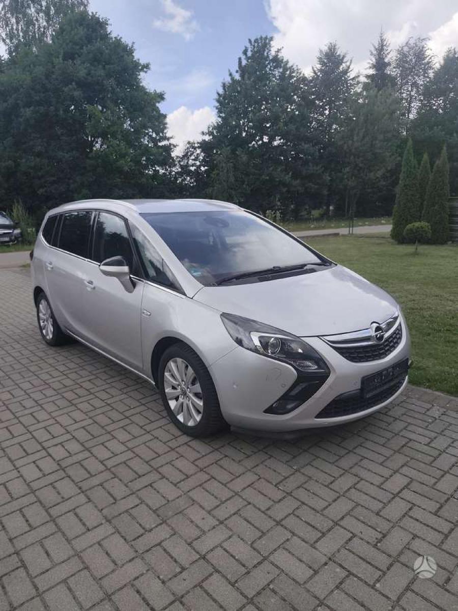 Grey Opel Zafira Tourer 2016 in Taurage, with an engine capacity of 1.60 L and mileage of 246 thousand km for 5050 €, photo 1 on AUTOMOTO.COM.LV