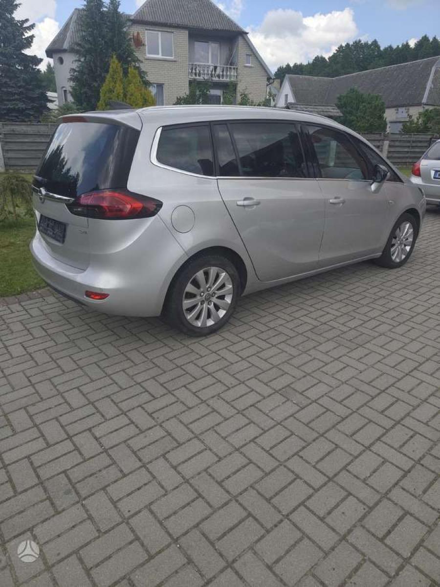 Grey Opel Zafira Tourer 2016 in Taurage, with an engine capacity of 1.60 L and mileage of 246 thousand km for 5050 €, photo 2 on AUTOMOTO.COM.LV