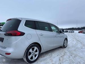 Grey Opel Zafira Tourer 2016 in Utena, with an engine capacity of 1.96 L and mileage of 247 thousand km for 6100 €, photo 2 on AUTOMOTO.COM.LV