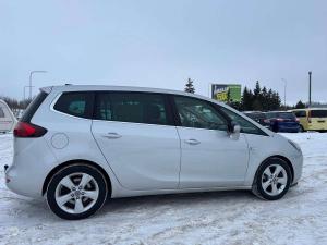 Grey Opel Zafira Tourer 2016 in Utena, with an engine capacity of 1.96 L and mileage of 247 thousand km for 6100 €, photo 3 on AUTOMOTO.COM.LV