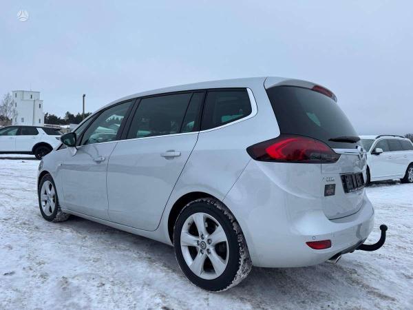 Grey Opel Zafira Tourer 2016 in Utena, with an engine capacity of 1.96 L and mileage of 247 thousand km for 6100 €, photo 4 on AUTOMOTO.COM.LV
