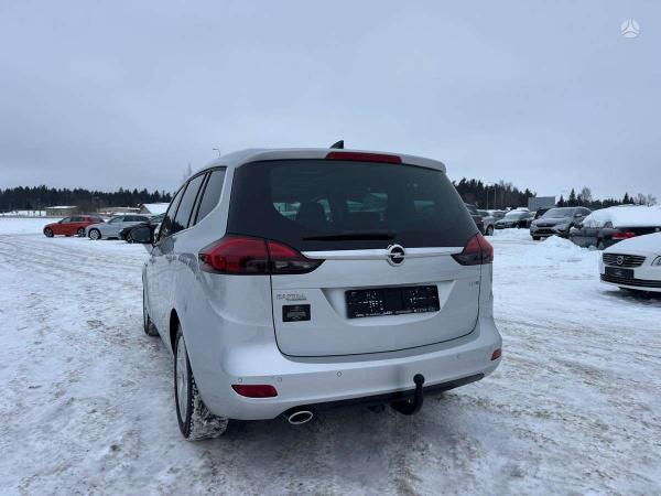 Grey Opel Zafira Tourer 2016 in Utena, with an engine capacity of 1.96 L and mileage of 247 thousand km for 6100 €, photo 5 on AUTOMOTO.COM.LV