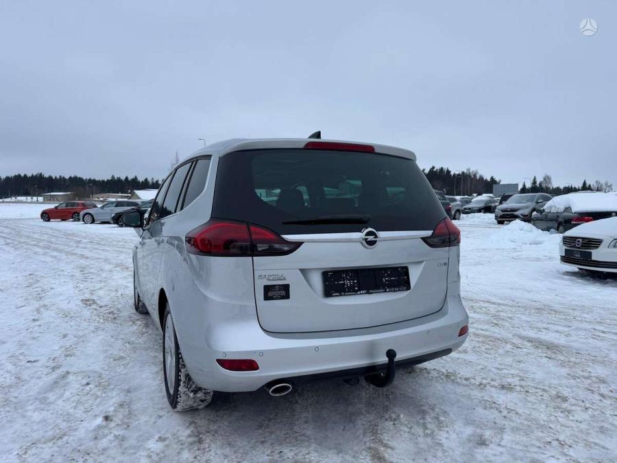 Grey Opel Zafira Tourer 2016 in Utena, with an engine capacity of 1.96 L and mileage of 247 thousand km for 6100 €, photo 5 on AUTOMOTO.COM.LV