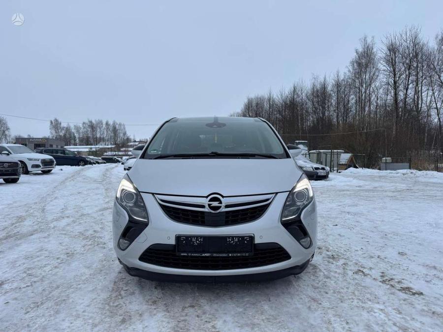 Grey Opel Zafira Tourer 2016 in Utena, with an engine capacity of 1.96 L and mileage of 247 thousand km for 6100 €, photo 7 on AUTOMOTO.COM.LV