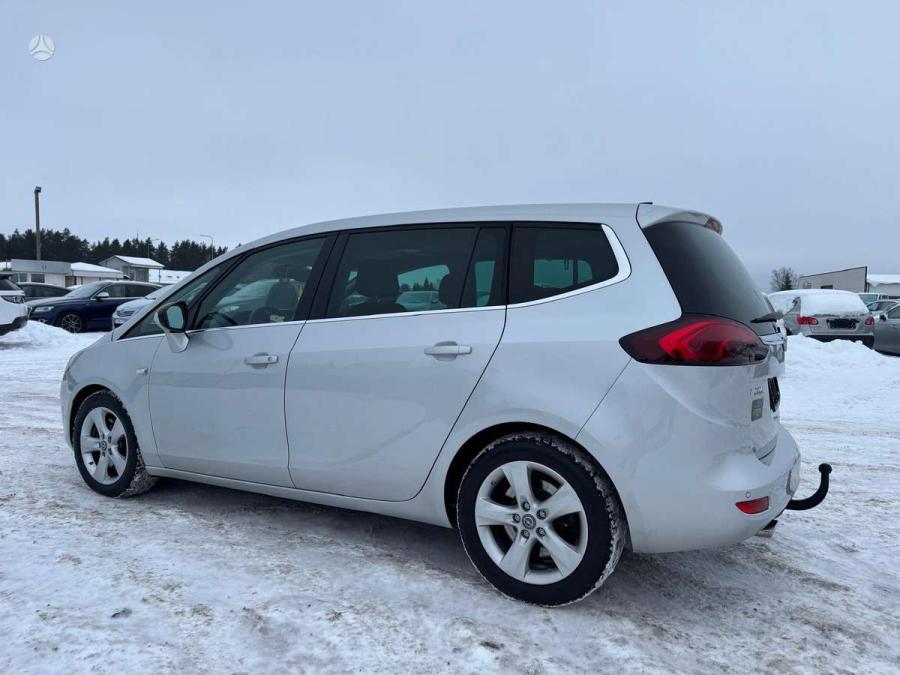 Grey Opel Zafira Tourer 2016 in Utena, with an engine capacity of 1.96 L and mileage of 247 thousand km for 6100 €, photo 10 on AUTOMOTO.COM.LV