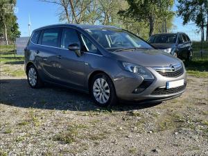 Grey Opel Zafira Tourer 2016 in Klaipeda, with an engine capacity of 2.00 L and mileage of 269 thousand km for 6950 €, photo 3 on AUTOMOTO.COM.LV