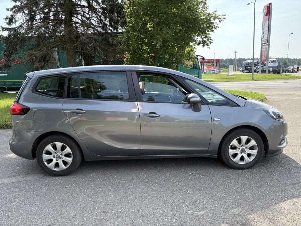 Grey Opel Zafira Tourer 2016 in Taurage, with an engine capacity of 1.60 L and mileage of 223 thousand km for 5200 €, photo 2 on AUTOMOTO.COM.LV
