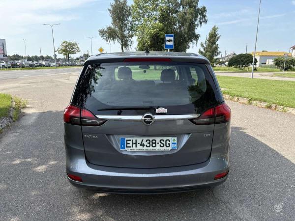 Grey Opel Zafira Tourer 2016 in Taurage, with an engine capacity of 1.60 L and mileage of 223 thousand km for 5200 €, photo 4 on AUTOMOTO.COM.LV