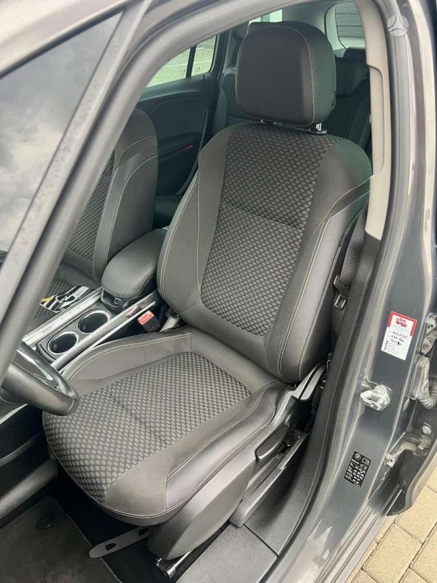 Pelēks Opel Zafira Tourer 2016 Kauņa, ar dzinēja tilpumu 1.96 L un nobraukumu 157 tūkst. km par 6690 €, foto 28 vietnē AUTOMOTO.COM.LV