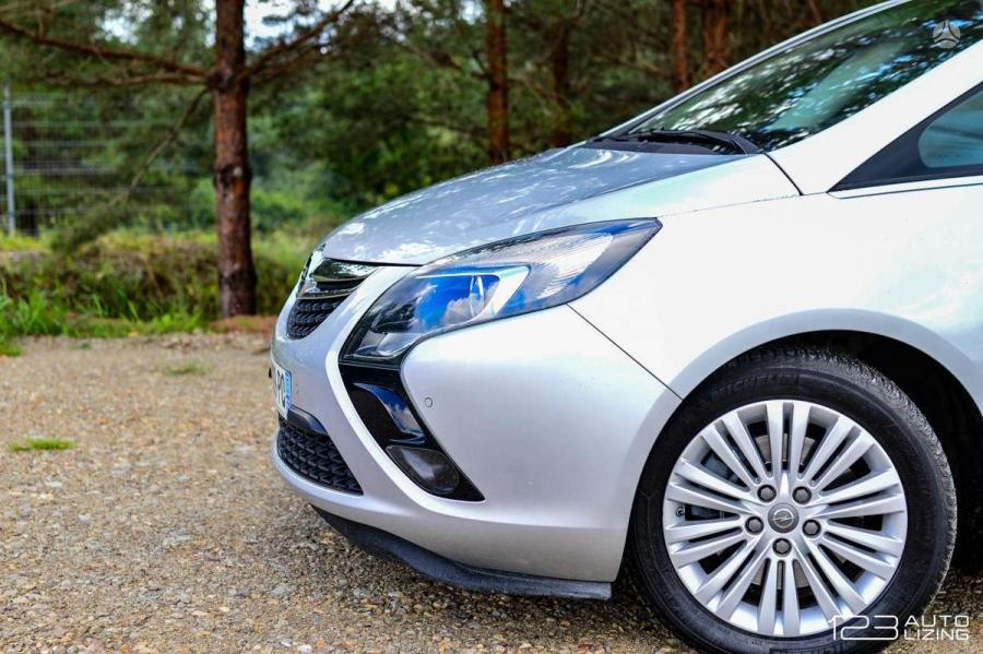 Grey Opel Zafira Tourer 2016 in Kretinga, with an engine capacity of 2.00 L and mileage of 237 thousand km for 7950 €, photo 3 on AUTOMOTO.COM.LV