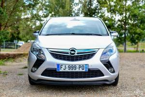 Grey Opel Zafira Tourer 2016 in Kretinga, with an engine capacity of 2.00 L and mileage of 237 thousand km for 7950 €, photo 4 on AUTOMOTO.COM.LV
