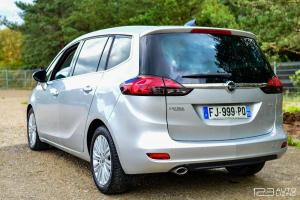 Grey Opel Zafira Tourer 2016 in Kretinga, with an engine capacity of 2.00 L and mileage of 237 thousand km for 7950 €, photo 8 on AUTOMOTO.COM.LV