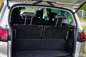 Grey Opel Zafira Tourer 2016 in Kretinga, with an engine capacity of 2.00 L and mileage of 237 thousand km for 7950 €, photo 10 on AUTOMOTO.COM.LV