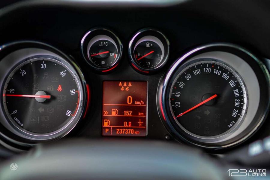 Grey Opel Zafira Tourer 2016 in Kretinga, with an engine capacity of 2.00 L and mileage of 237 thousand km for 7950 €, photo 24 on AUTOMOTO.COM.LV