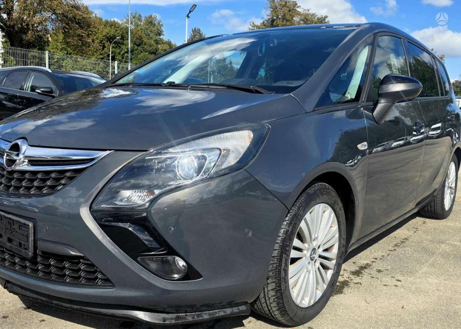 Grey Opel Zafira Tourer 2016 in Marijampole, with an engine capacity of 1.36 L and mileage of 230 thousand km for 5350 €, photo 1 on AUTOMOTO.COM.LV