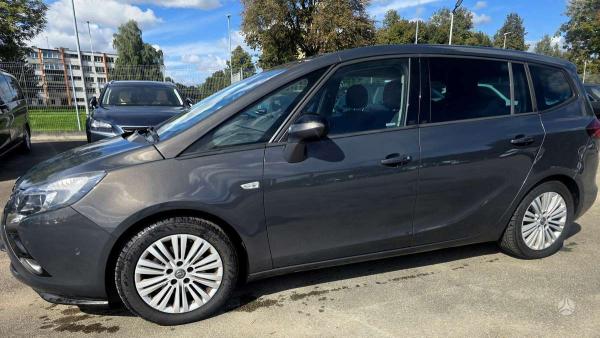 Grey Opel Zafira Tourer 2016 in Marijampole, with an engine capacity of 1.36 L and mileage of 230 thousand km for 5350 €, photo 3 on AUTOMOTO.COM.LV