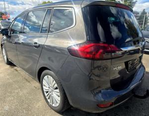 Grey Opel Zafira Tourer 2016 in Marijampole, with an engine capacity of 1.36 L and mileage of 230 thousand km for 5350 €, photo 4 on AUTOMOTO.COM.LV
