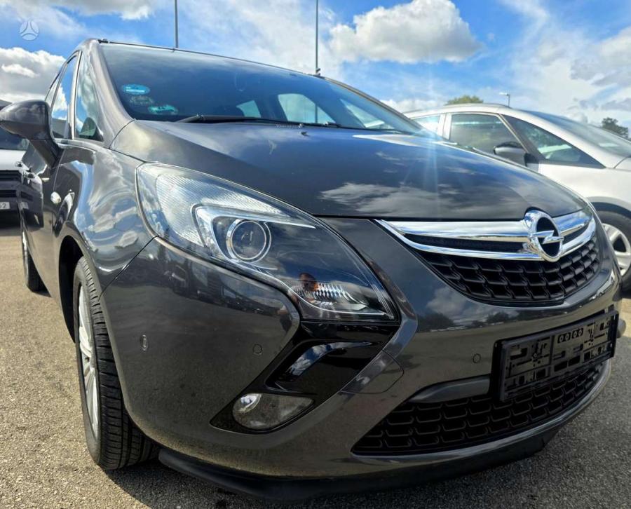 Grey Opel Zafira Tourer 2016 in Marijampole, with an engine capacity of 1.36 L and mileage of 230 thousand km for 5350 €, photo 8 on AUTOMOTO.COM.LV