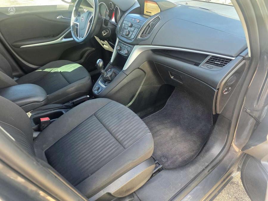 Grey Opel Zafira Tourer 2016 in Marijampole, with an engine capacity of 1.36 L and mileage of 230 thousand km for 5350 €, photo 12 on AUTOMOTO.COM.LV