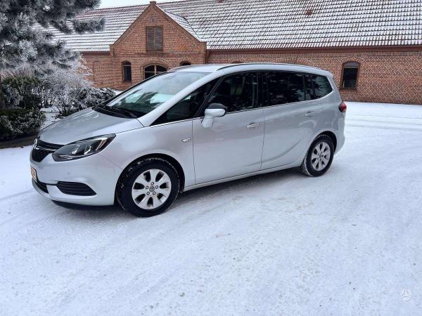 Grey Opel Zafira Tourer 2017 in Marijampole, with an engine capacity of 1.60 L and mileage of 142 thousand km for 7200 €, photo 2 on AUTOMOTO.COM.LV