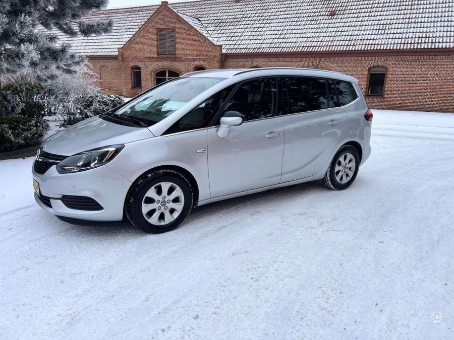 Pelēks Opel Zafira Tourer 2017 Marijampole, ar dzinēja tilpumu 1.60 L un nobraukumu 142 tūkst. km par 7200 €, foto 2 vietnē AUTOMOTO.COM.LV