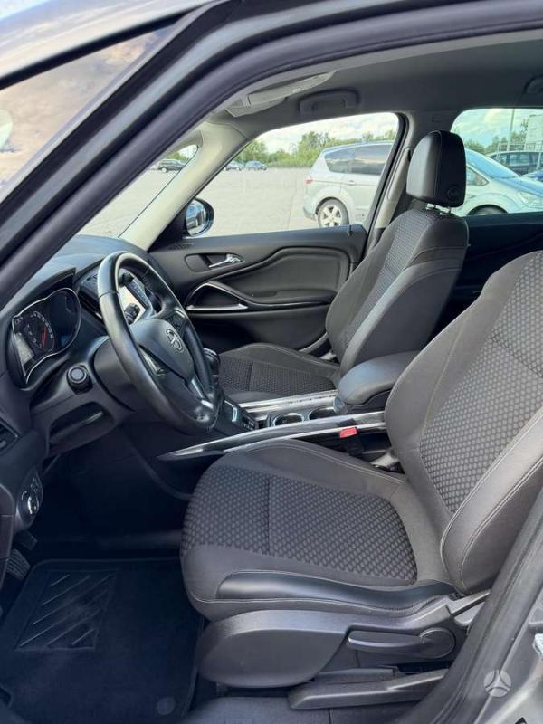 Pelēks Opel Zafira Tourer 2017 Marijampole, ar dzinēja tilpumu 1.60 L un nobraukumu 212 tūkst. km par 7250 €, foto 8 vietnē AUTOMOTO.COM.LV