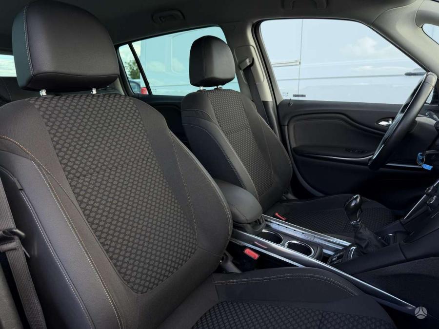 Серый Опель Zafira Tourer 2017 в Мариямполе, объемом двигателя 1.60 л и пробегом 212 тыс. км за 7250 €, фото 18 на AUTOMOTO.COM.LV