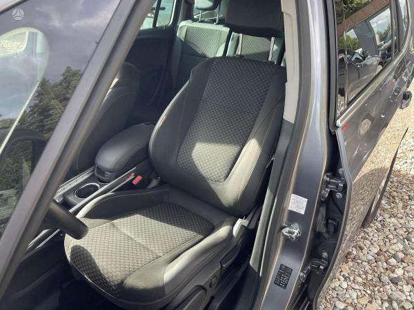 Grey Opel Zafira Tourer 2017 in Kaunas, with an engine capacity of 1.36 L and mileage of 140 thousand km for 7800 €, photo 6 on AUTOMOTO.COM.LV