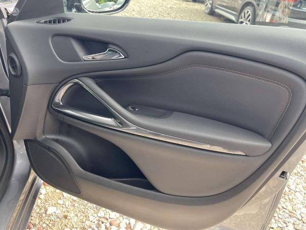 Grey Opel Zafira Tourer 2017 in Kaunas, with an engine capacity of 1.36 L and mileage of 140 thousand km for 7800 €, photo 9 on AUTOMOTO.COM.LV