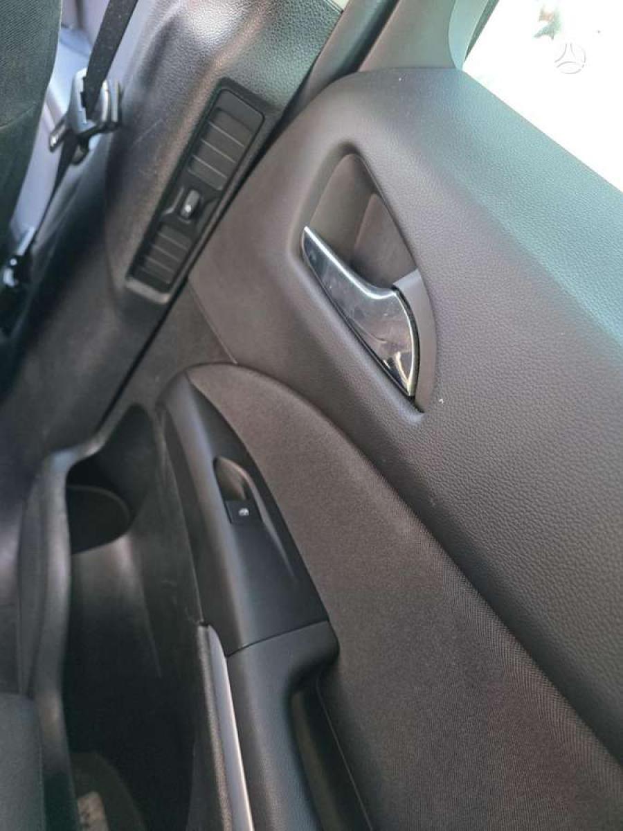 Grey Opel Zafira Tourer 2017 in Kaunas, with an engine capacity of 2.00 L and mileage of 162 thousand km for 8499 €, photo 8 on AUTOMOTO.COM.LV