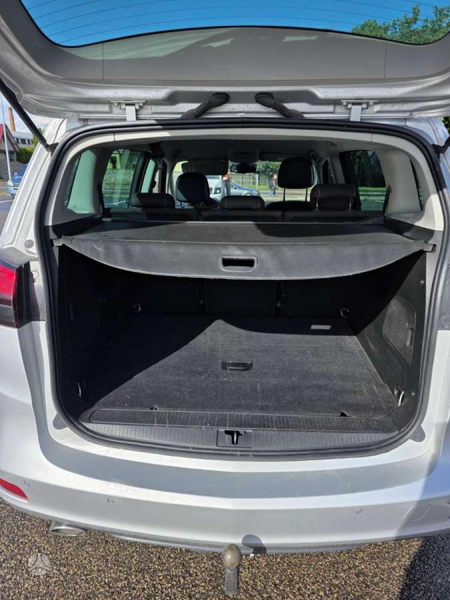 Grey Opel Zafira Tourer 2017 in Kaunas, with an engine capacity of 2.00 L and mileage of 162 thousand km for 8499 €, photo 9 on AUTOMOTO.COM.LV
