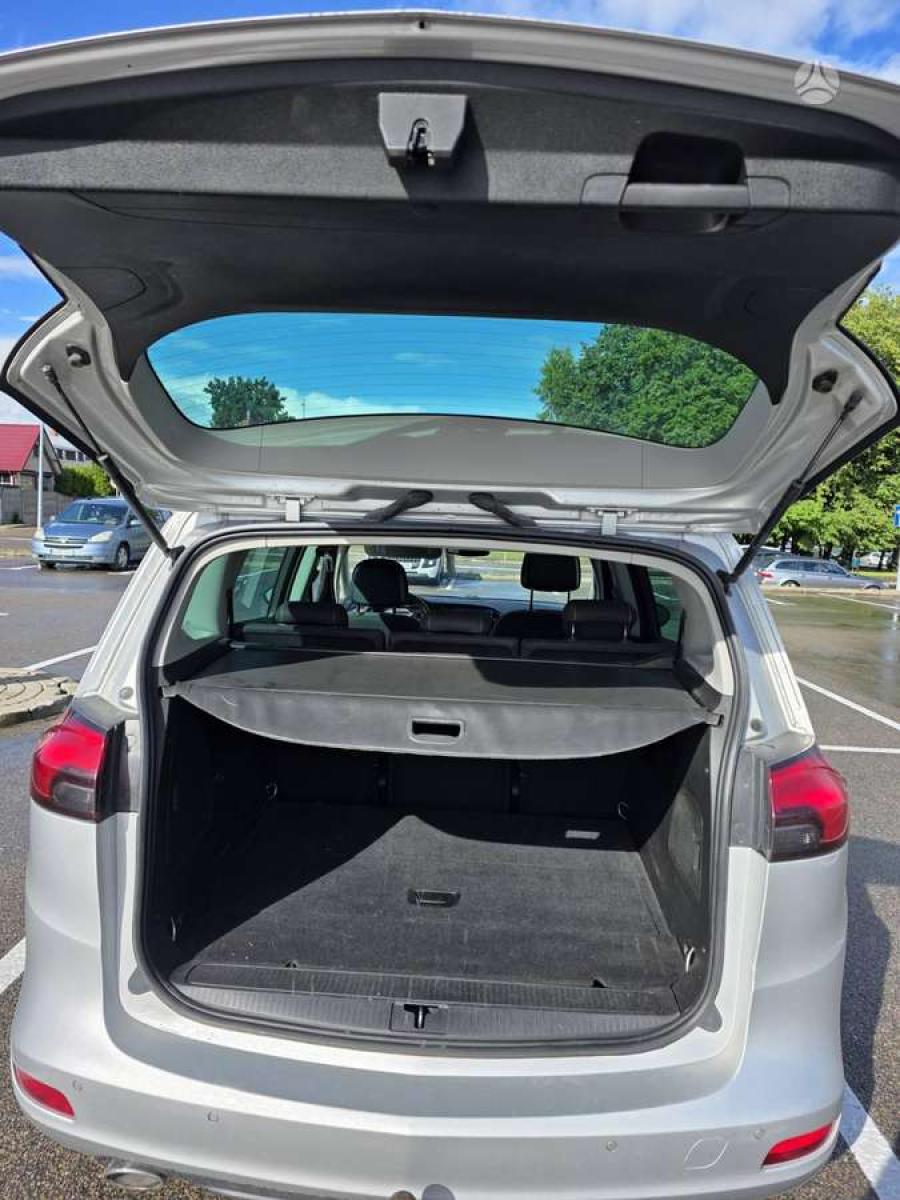 Grey Opel Zafira Tourer 2017 in Kaunas, with an engine capacity of 2.00 L and mileage of 162 thousand km for 8499 €, photo 12 on AUTOMOTO.COM.LV