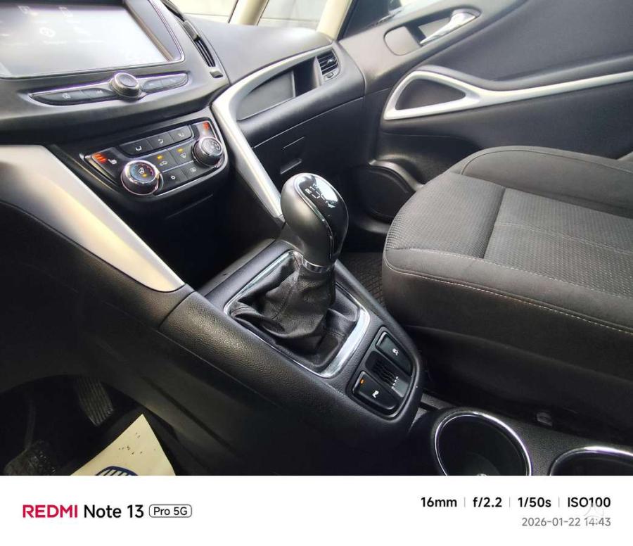 Grey Opel Zafira Tourer 2018 in Kaunas, with an engine capacity of 1.40 L and mileage of 212 thousand km for 7950 €, photo 16 on AUTOMOTO.COM.LV