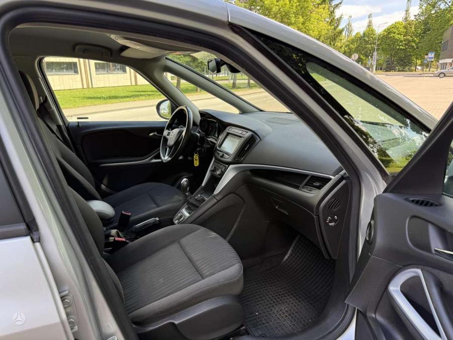 Pelēks Opel Zafira Tourer 2018 Tauragė, ar dzinēja tilpumu 1.60 L un nobraukumu 170 tūkst. km par 6900 €, foto 17 vietnē AUTOMOTO.COM.LV