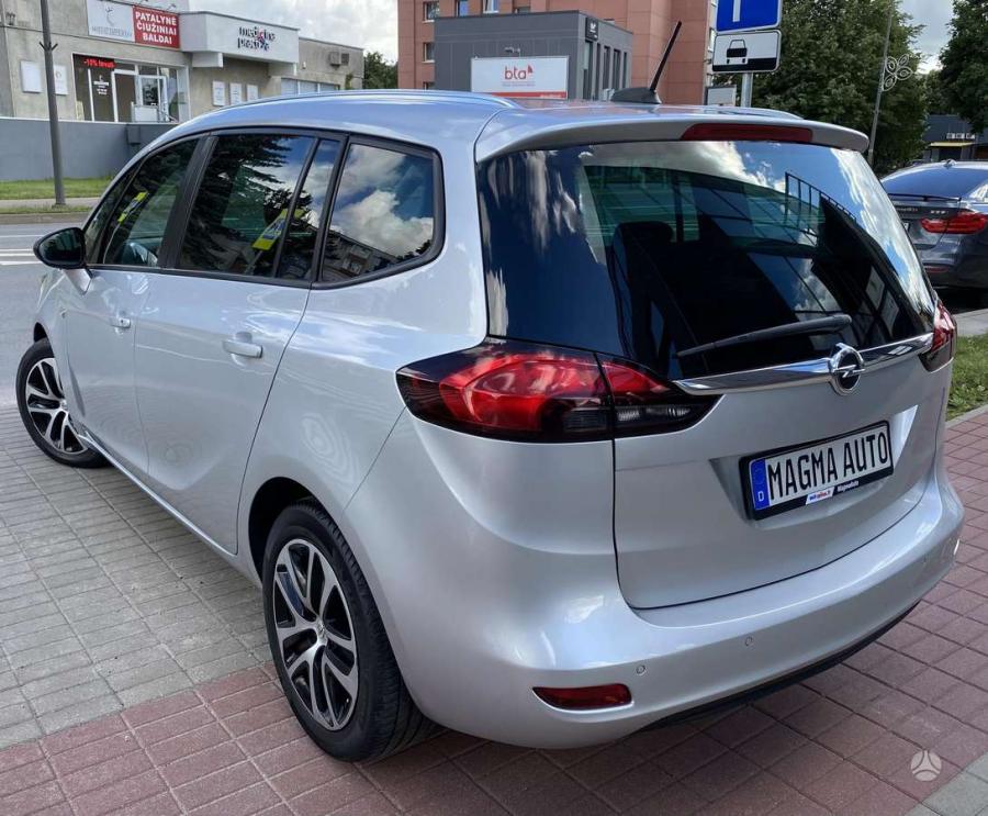 Grey Opel Zafira Tourer 2019 in Marijampole, with an engine capacity of 1.96 L and mileage of 163 thousand km for 8999 €, photo 5 on AUTOMOTO.COM.LV