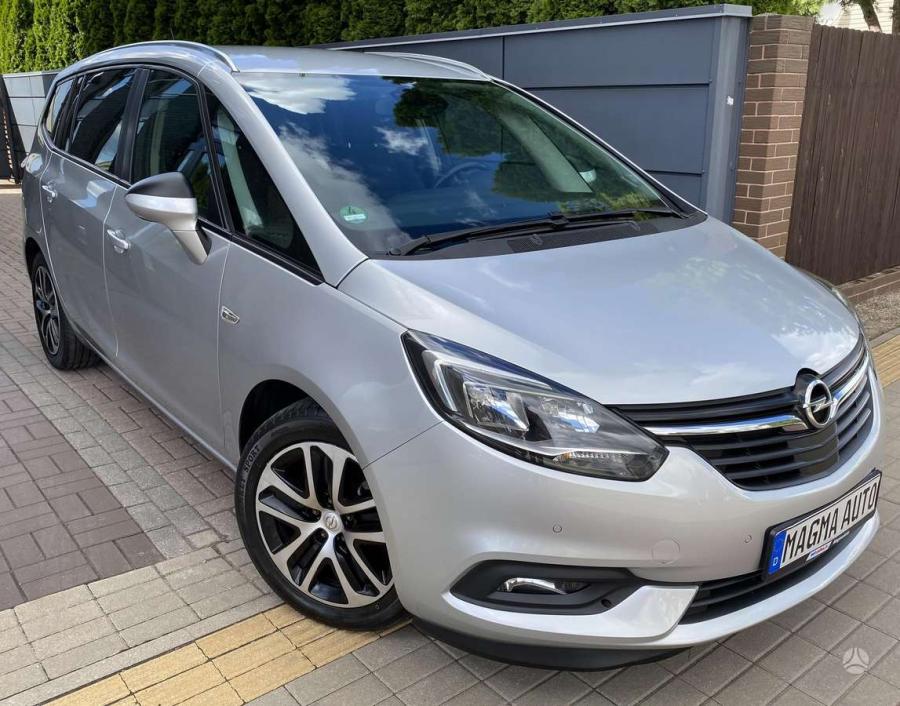 Grey Opel Zafira Tourer 2019 in Marijampole, with an engine capacity of 1.96 L and mileage of 163 thousand km for 8999 €, photo 10 on AUTOMOTO.COM.LV