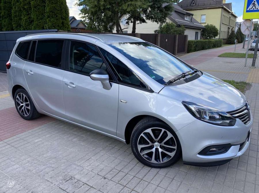 Grey Opel Zafira Tourer 2019 in Marijampole, with an engine capacity of 1.96 L and mileage of 163 thousand km for 8999 €, photo 12 on AUTOMOTO.COM.LV