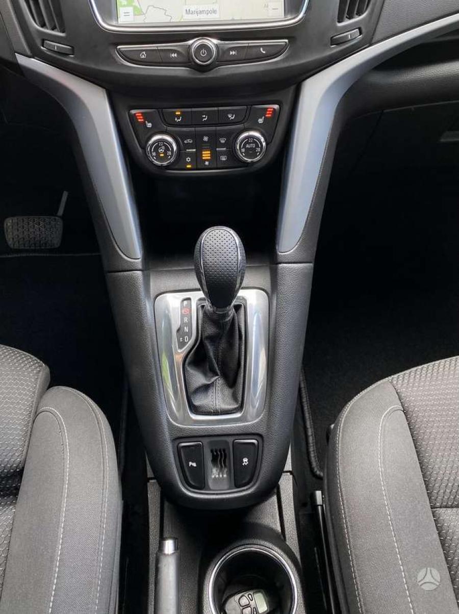 Grey Opel Zafira Tourer 2019 in Marijampole, with an engine capacity of 1.96 L and mileage of 163 thousand km for 8999 €, photo 22 on AUTOMOTO.COM.LV