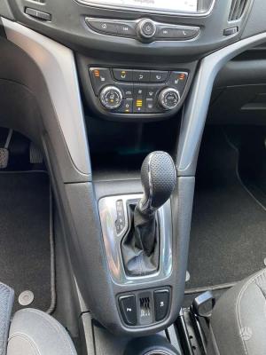 Grey Opel Zafira Tourer 2019 in Marijampole, with an engine capacity of 1.96 L and mileage of 163 thousand km for 8999 €, photo 24 on AUTOMOTO.COM.LV