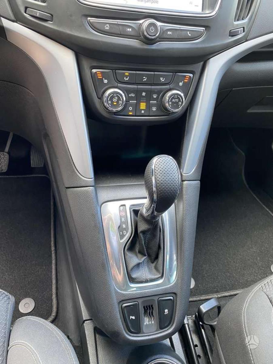 Grey Opel Zafira Tourer 2019 in Marijampole, with an engine capacity of 1.96 L and mileage of 163 thousand km for 8999 €, photo 24 on AUTOMOTO.COM.LV