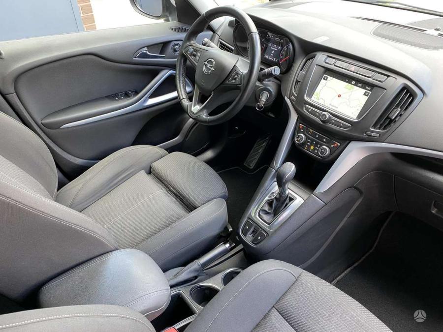 Grey Opel Zafira Tourer 2019 in Marijampole, with an engine capacity of 1.96 L and mileage of 163 thousand km for 8999 €, photo 25 on AUTOMOTO.COM.LV
