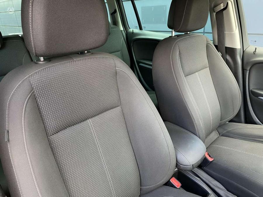 Grey Opel Zafira Tourer 2019 in Marijampole, with an engine capacity of 1.96 L and mileage of 163 thousand km for 8999 €, photo 28 on AUTOMOTO.COM.LV